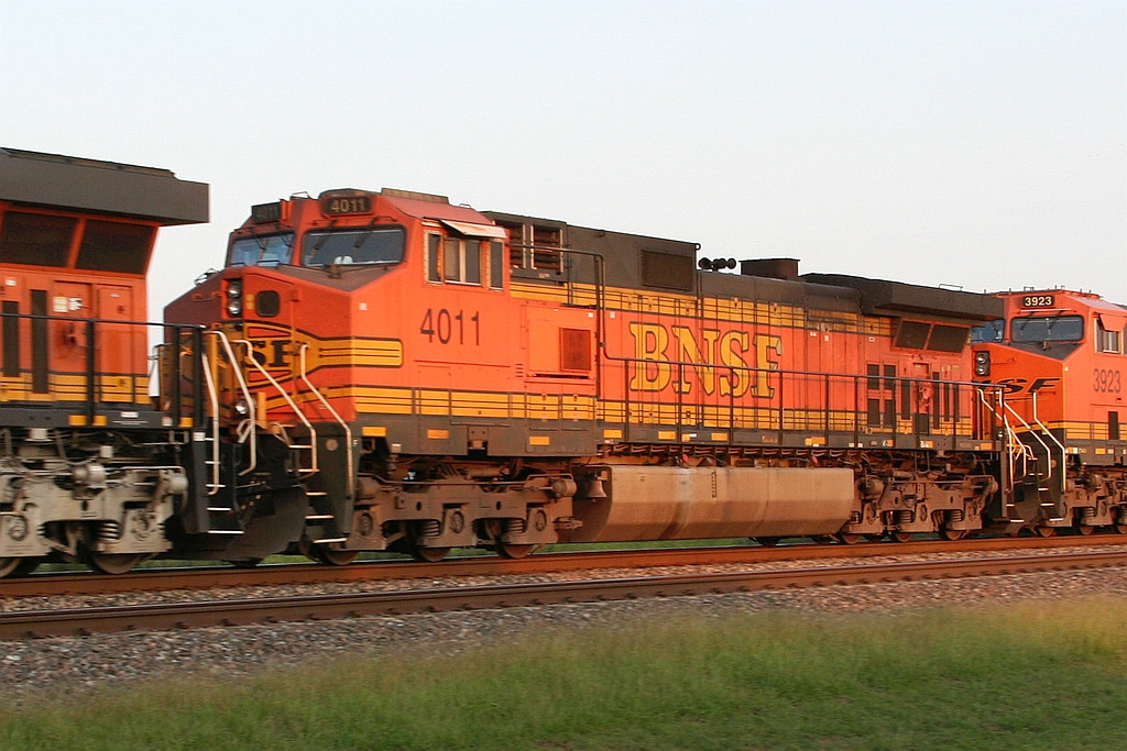 BNSF 4011